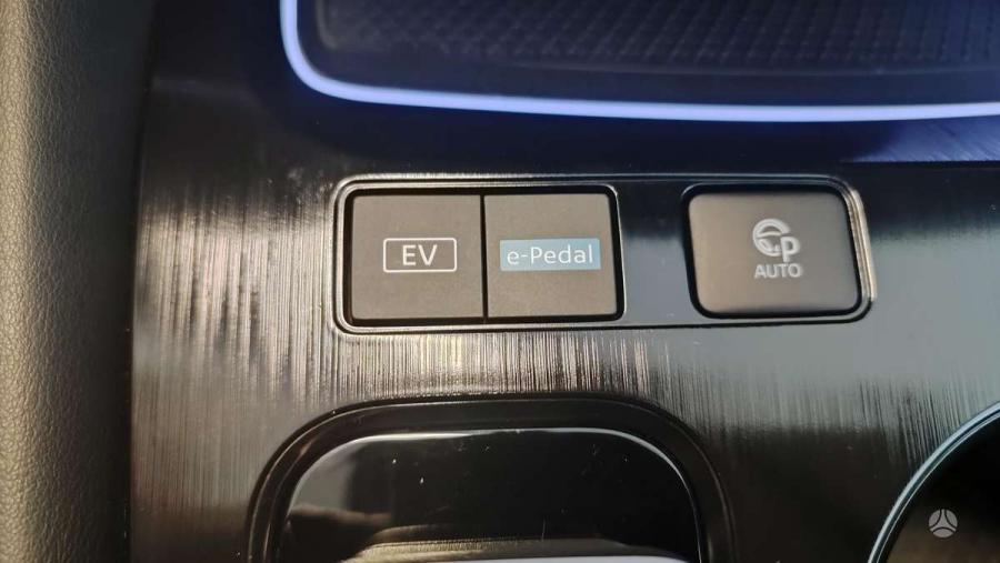 Grey Nissan X-Trail 2023 in Siauliai, with an engine capacity of 1.50 L and mileage of 25 thousand km for 33500 €, photo 19 on AUTOMOTO.COM.LV