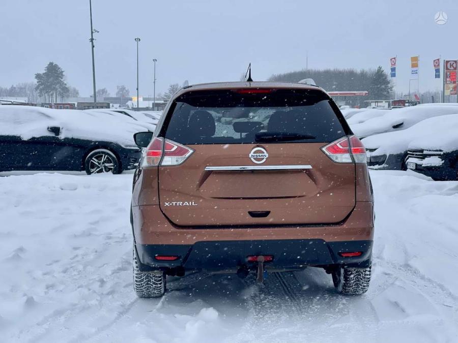 Orange Nissan X-Trail 2015 in Vilnius, with an engine capacity of 1.60 L and mileage of 190 thousand km for 7900 €, photo 7 on AUTOMOTO.COM.LV