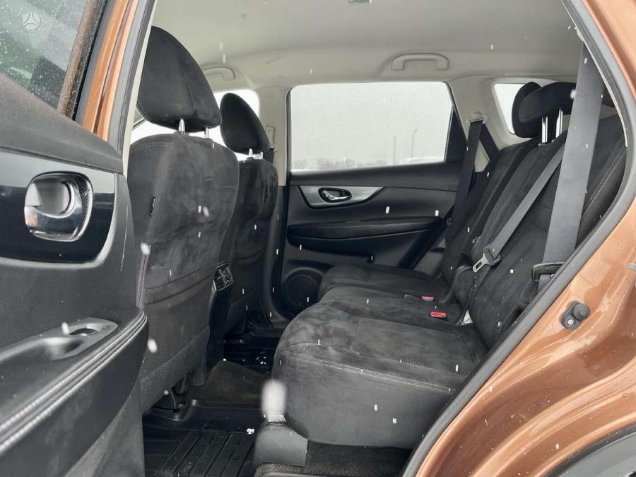 Orange Nissan X-Trail 2015 in Vilnius, with an engine capacity of 1.60 L and mileage of 190 thousand km for 7900 €, photo 21 on AUTOMOTO.COM.LV