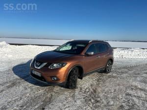 Orange Nissan X-Trail 2015 in Riga, with an engine capacity of 1.60 L and mileage of 200 thousand km for 8500 €, photo 3 on AUTOMOTO.COM.LV