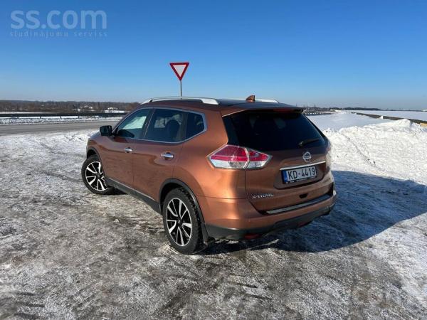 Orange Nissan X-Trail 2015 in Riga, with an engine capacity of 1.60 L and mileage of 200 thousand km for 8500 €, photo 3 on AUTOMOTO.COM.LV