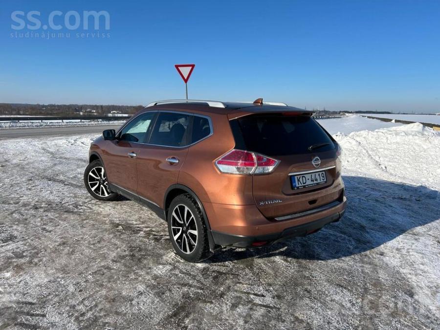 Orange Nissan X-Trail 2015 in Riga, with an engine capacity of 1.60 L and mileage of 200 thousand km for 8500 €, photo 4 on AUTOMOTO.COM.LV