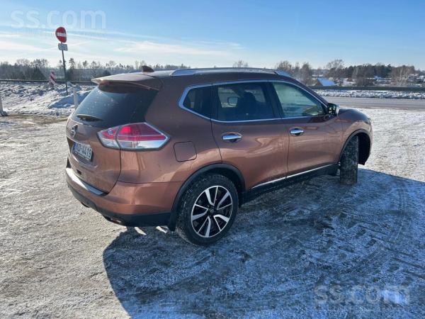 Orange Nissan X-Trail 2015 in Riga, with an engine capacity of 1.60 L and mileage of 200 thousand km for 8500 €, photo 4 on AUTOMOTO.COM.LV