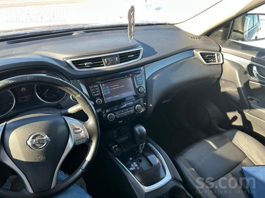 Orange Nissan X-Trail 2015 in Riga, with an engine capacity of 1.60 L and mileage of 200 thousand km for 8500 €, photo 7 on AUTOMOTO.COM.LV