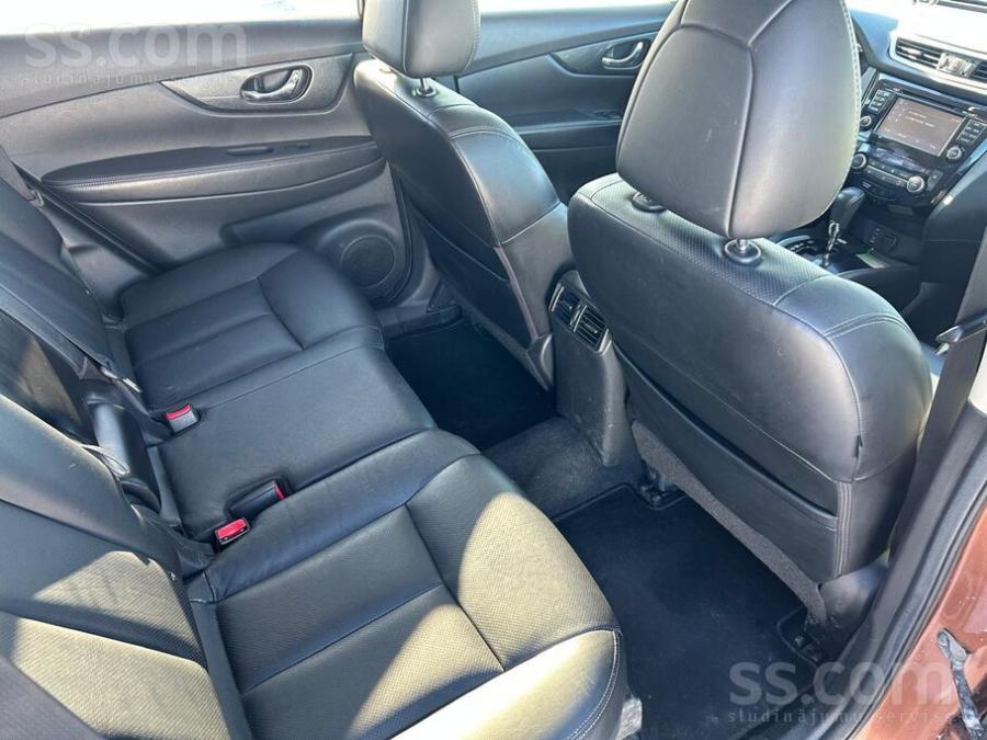 Orange Nissan X-Trail 2015 in Riga, with an engine capacity of 1.60 L and mileage of 200 thousand km for 8500 €, photo 10 on AUTOMOTO.COM.LV