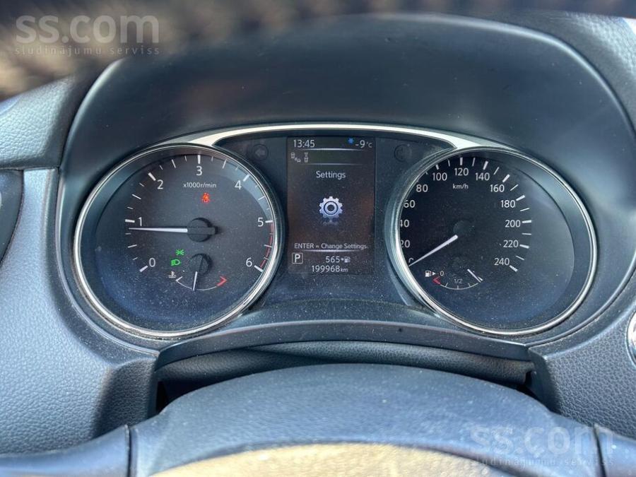 Orange Nissan X-Trail 2015 in Riga, with an engine capacity of 1.60 L and mileage of 200 thousand km for 8500 €, photo 11 on AUTOMOTO.COM.LV