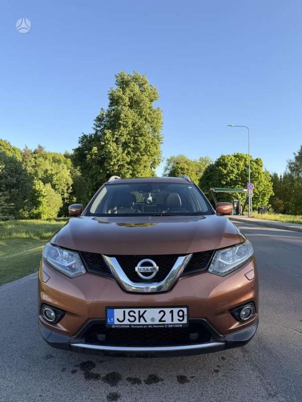 Orange Nissan X-Trail 2017 in Vilnius, with an engine capacity of 1.60 L and mileage of 191 thousand km for 9500 €, photo 6 on AUTOMOTO.COM.LV