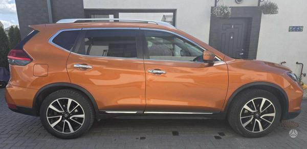 Orange Nissan X-Trail 2018 in Vilnius, with an engine capacity of 1.60 L and mileage of 139 thousand km for 15200 €, photo 5 on AUTOMOTO.COM.LV