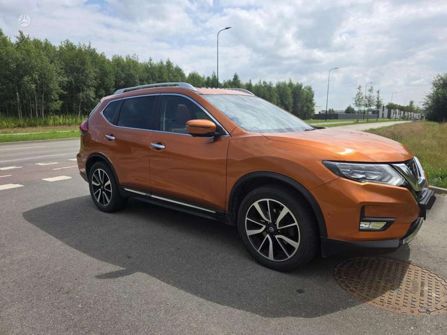Orange Nissan X-Trail 2018 in Vilnius, with an engine capacity of 1.60 L and mileage of 139 thousand km for 13500 €, photo 5 on AUTOMOTO.COM.LV