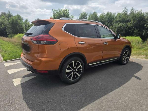 Orange Nissan X-Trail 2018 in Vilnius, with an engine capacity of 1.60 L and mileage of 139 thousand km for 13500 €, photo 5 on AUTOMOTO.COM.LV