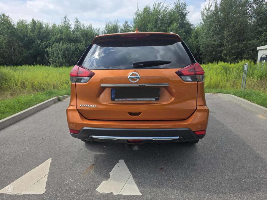 Orange Nissan X-Trail 2018 in Vilnius, with an engine capacity of 1.60 L and mileage of 139 thousand km for 13500 €, photo 7 on AUTOMOTO.COM.LV
