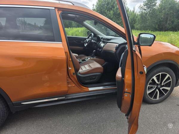 Orange Nissan X-Trail 2018 in Vilnius, with an engine capacity of 1.60 L and mileage of 139 thousand km for 13500 €, photo 8 on AUTOMOTO.COM.LV