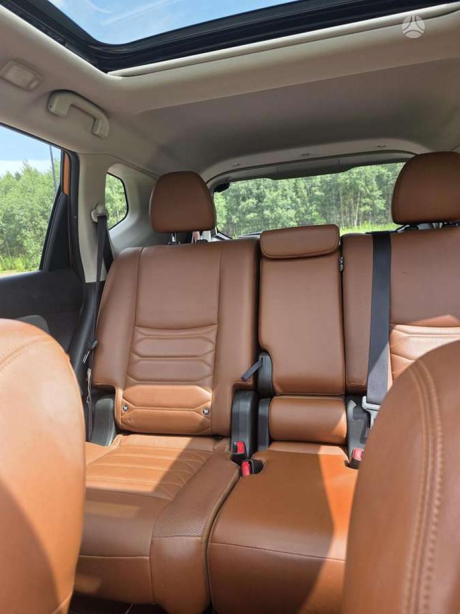 Orange Nissan X-Trail 2018 in Vilnius, with an engine capacity of 1.60 L and mileage of 139 thousand km for 13500 €, photo 11 on AUTOMOTO.COM.LV