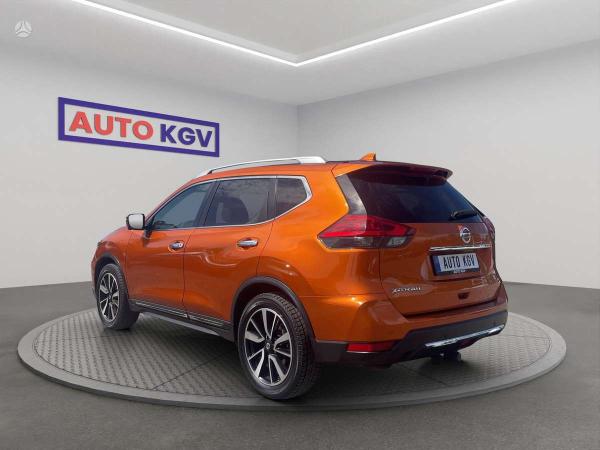 Orange Nissan X-Trail 2018 in Vilnius, with an engine capacity of 1.60 L and mileage of 139 thousand km for 13999 €, photo 1 on AUTOMOTO.COM.LV