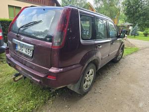 Sarkans Nissan X-Trail 2002 Viļņa, ar dzinēja tilpumu 2.20 L un nobraukumu 285 tūkst. km par 1200 €, foto 3 vietnē AUTOMOTO.COM.LV