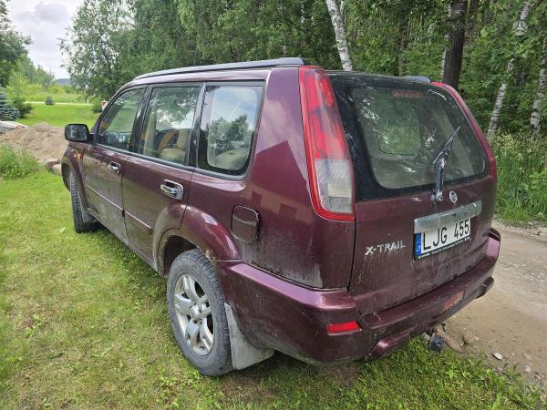 Sarkans Nissan X-Trail 2002 Viļņa, ar dzinēja tilpumu 2.20 L un nobraukumu 285 tūkst. km par 1200 €, foto 8 vietnē AUTOMOTO.COM.LV