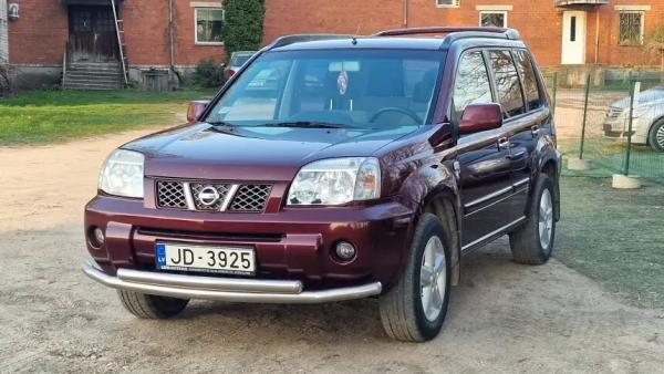 Red Nissan X-Trail 2003 in Grobiņa, with an engine capacity of 2.00 L and mileage of 351 thousand km for 2600 €, photo 1 on AUTOMOTO.COM.LV