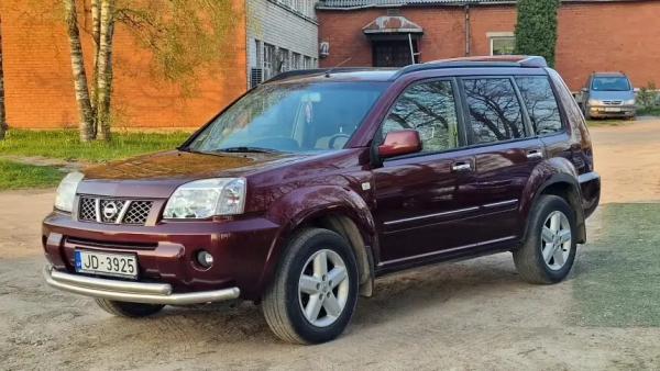 Red Nissan X-Trail 2003 in Grobiņa, with an engine capacity of 2.00 L and mileage of 351 thousand km for 2600 €, photo 2 on AUTOMOTO.COM.LV