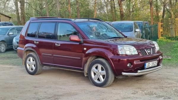 Red Nissan X-Trail 2003 in Grobiņa, with an engine capacity of 2.00 L and mileage of 351 thousand km for 2600 €, photo 6 on AUTOMOTO.COM.LV