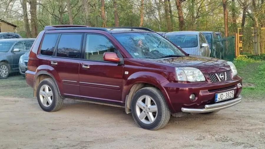 Red Nissan X-Trail 2003 in Grobiņa, with an engine capacity of 2.00 L and mileage of 351 thousand km for 2600 €, photo 7 on AUTOMOTO.COM.LV
