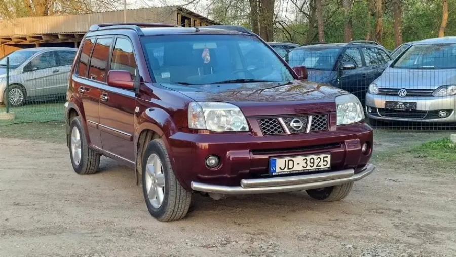 Red Nissan X-Trail 2003 in Grobiņa, with an engine capacity of 2.00 L and mileage of 351 thousand km for 2600 €, photo 8 on AUTOMOTO.COM.LV