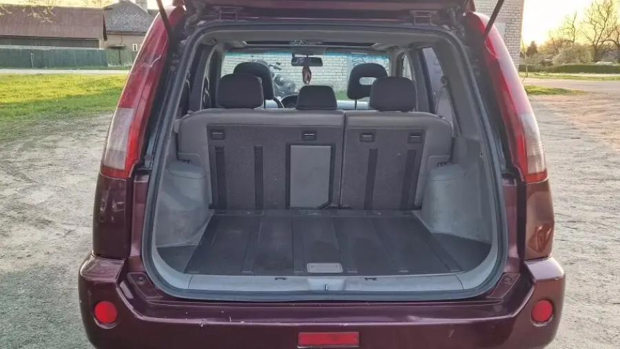Red Nissan X-Trail 2003 in Grobiņa, with an engine capacity of 2.00 L and mileage of 351 thousand km for 2600 €, photo 12 on AUTOMOTO.COM.LV