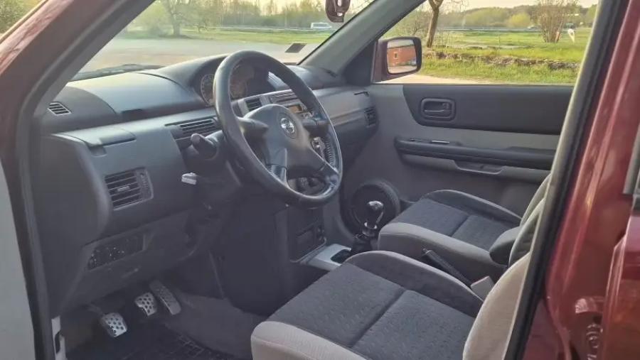 Red Nissan X-Trail 2003 in Grobiņa, with an engine capacity of 2.00 L and mileage of 351 thousand km for 2600 €, photo 15 on AUTOMOTO.COM.LV