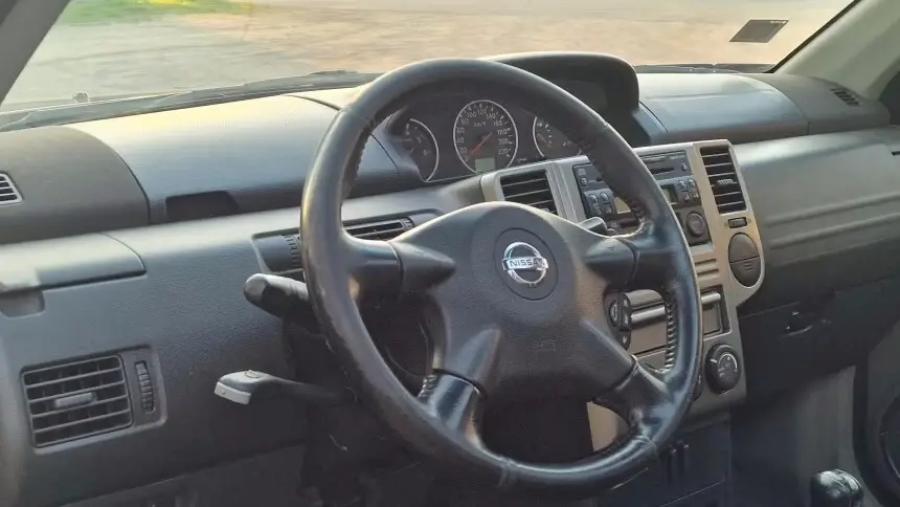 Red Nissan X-Trail 2003 in Grobiņa, with an engine capacity of 2.00 L and mileage of 351 thousand km for 2600 €, photo 16 on AUTOMOTO.COM.LV