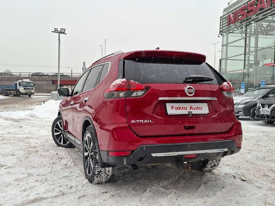 Red Nissan X-Trail 2018 in Vilnius, with an engine capacity of 1.60 L and mileage of 174 thousand km for 14900 €, photo 3 on AUTOMOTO.COM.LV