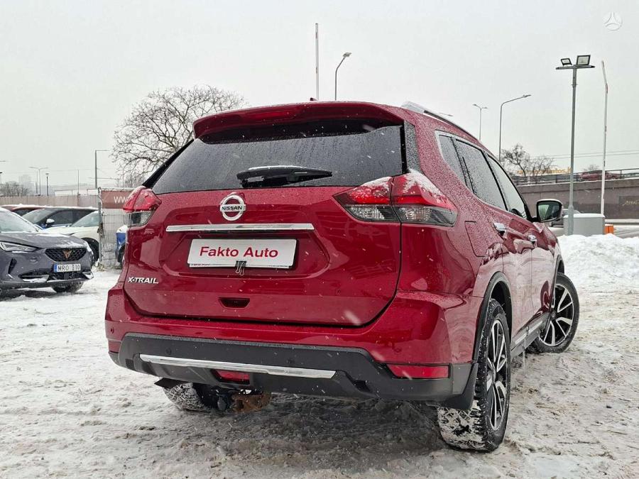 Red Nissan X-Trail 2018 in Vilnius, with an engine capacity of 1.60 L and mileage of 174 thousand km for 14900 €, photo 4 on AUTOMOTO.COM.LV