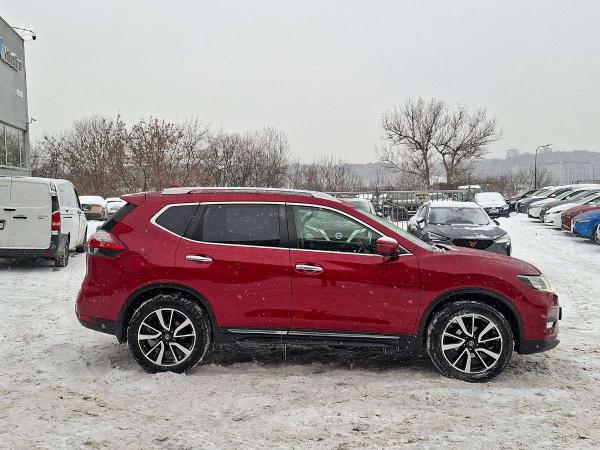 Red Nissan X-Trail 2018 in Vilnius, with an engine capacity of 1.60 L and mileage of 174 thousand km for 14900 €, photo 5 on AUTOMOTO.COM.LV