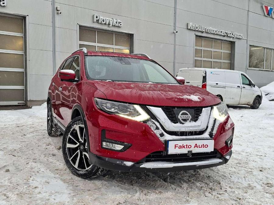 Red Nissan X-Trail 2018 in Vilnius, with an engine capacity of 1.60 L and mileage of 174 thousand km for 14900 €, photo 6 on AUTOMOTO.COM.LV