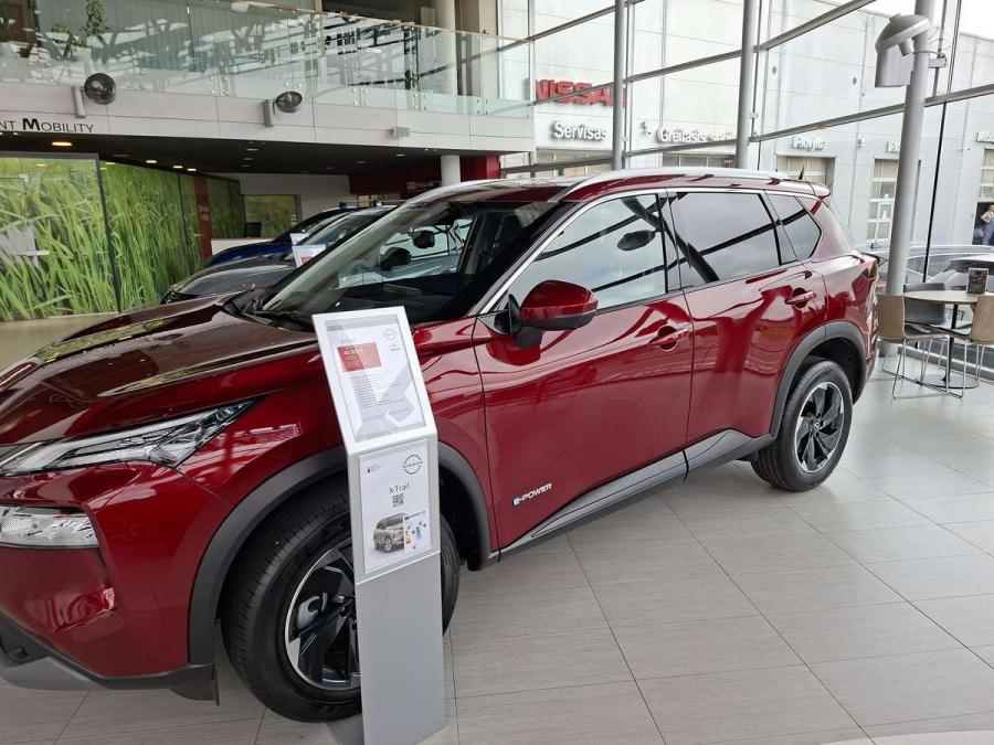 Sarkans Nissan X-Trail 2026 Viļņa, ar dzinēja tilpumu 0.00 L un nobraukumu 0 tūkst. km par 40900 €, foto 3 vietnē AUTOMOTO.COM.LV