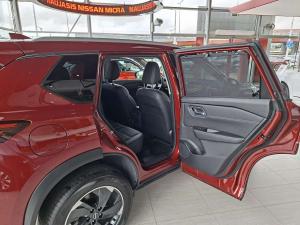 Sarkans Nissan X-Trail 2026 Viļņa, ar dzinēja tilpumu 0.00 L un nobraukumu 0 tūkst. km par 40900 €, foto 8 vietnē AUTOMOTO.COM.LV
