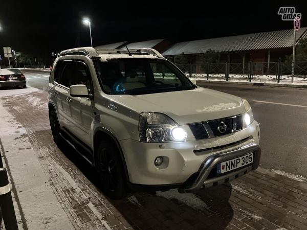 White Nissan X-Trail 2008 in Vilnius, with an engine capacity of 2.00 L and mileage of 461 thousand km for 4650 €, photo 1 on AUTOMOTO.COM.LV