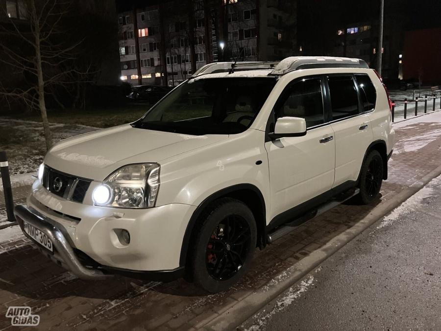 White Nissan X-Trail 2008 in Vilnius, with an engine capacity of 2.00 L and mileage of 461 thousand km for 4650 €, photo 2 on AUTOMOTO.COM.LV