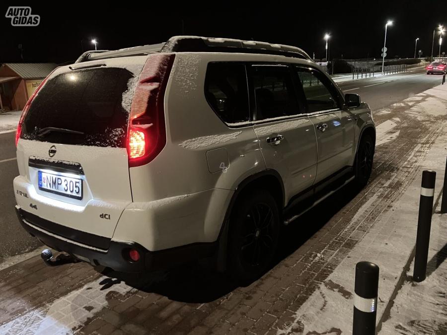 White Nissan X-Trail 2008 in Vilnius, with an engine capacity of 2.00 L and mileage of 461 thousand km for 4650 €, photo 3 on AUTOMOTO.COM.LV