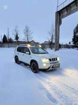 White Nissan X-Trail 2008 in Panevezys, with an engine capacity of 2.00 L and mileage of 418 thousand km for 4400 €, photo  on AUTOMOTO.COM.LV