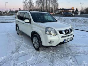 White Nissan X-Trail 2011 in Kaunas, with an engine capacity of 2.00 L and mileage of 285 thousand km for 4500 €, photo  on AUTOMOTO.COM.LV