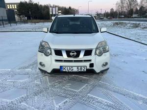 White Nissan X-Trail 2011 in Kaunas, with an engine capacity of 2.00 L and mileage of 285 thousand km for 4500 €, photo 2 on AUTOMOTO.COM.LV