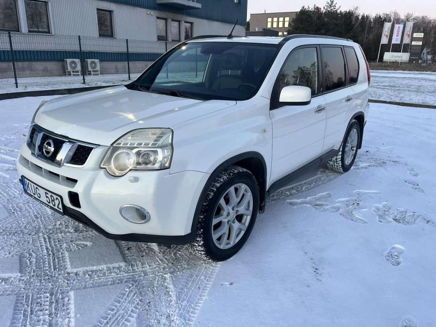 White Nissan X-Trail 2011 in Kaunas, with an engine capacity of 2.00 L and mileage of 285 thousand km for 4500 €, photo 3 on AUTOMOTO.COM.LV