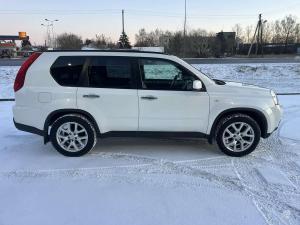 White Nissan X-Trail 2011 in Kaunas, with an engine capacity of 2.00 L and mileage of 285 thousand km for 4500 €, photo 4 on AUTOMOTO.COM.LV