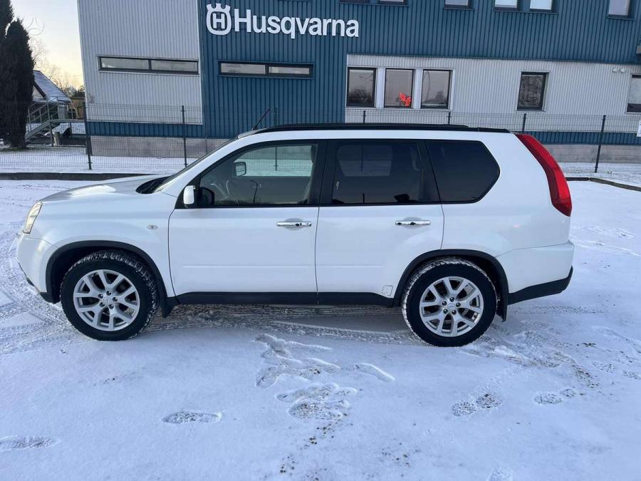 White Nissan X-Trail 2011 in Kaunas, with an engine capacity of 2.00 L and mileage of 285 thousand km for 4500 €, photo 5 on AUTOMOTO.COM.LV