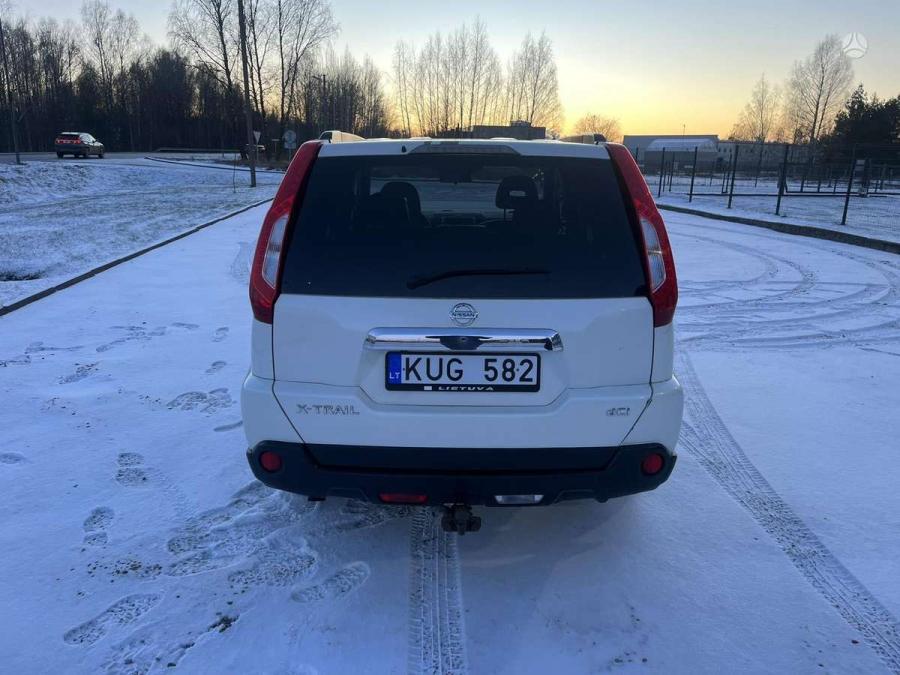 White Nissan X-Trail 2011 in Kaunas, with an engine capacity of 2.00 L and mileage of 285 thousand km for 4500 €, photo 8 on AUTOMOTO.COM.LV