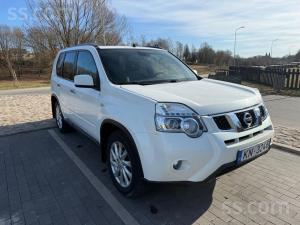 White Nissan X-Trail 2011 in Rezekne, with an engine capacity of 2.00 L and mileage of 200 thousand km for 5100 €, photo  on AUTOMOTO.COM.LV