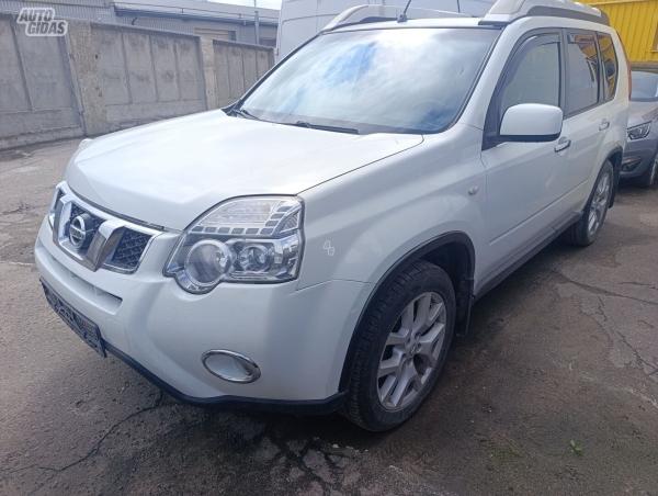 White Nissan X-Trail 2012 in Vilnius, with an engine capacity of 2.00 L and mileage of 280 thousand km for 5300 €, photo 2 on AUTOMOTO.COM.LV