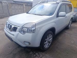 White Nissan X-Trail 2012 in Vilnius, with an engine capacity of 2.00 L and mileage of 280 thousand km for 5300 €, photo 3 on AUTOMOTO.COM.LV