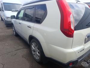 White Nissan X-Trail 2012 in Vilnius, with an engine capacity of 2.00 L and mileage of 280 thousand km for 5300 €, photo 4 on AUTOMOTO.COM.LV