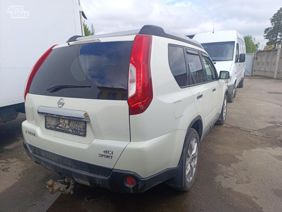 White Nissan X-Trail 2012 in Vilnius, with an engine capacity of 2.00 L and mileage of 280 thousand km for 5300 €, photo 5 on AUTOMOTO.COM.LV