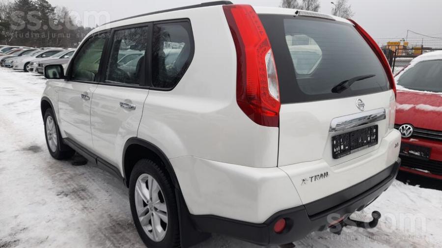 White Nissan X-Trail 2013 in Riga, with an engine capacity of 2.00 L and mileage of 199 thousand km for 6900 €, photo 4 on AUTOMOTO.COM.LV